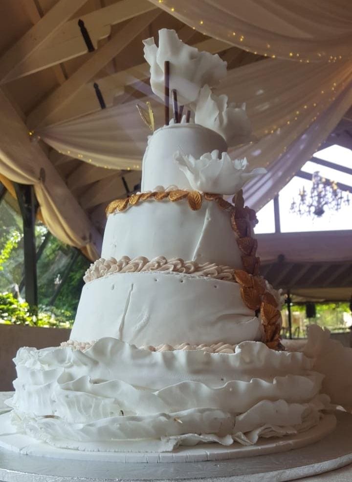Wedding Cake Disaster - a true story - Marriage Meander