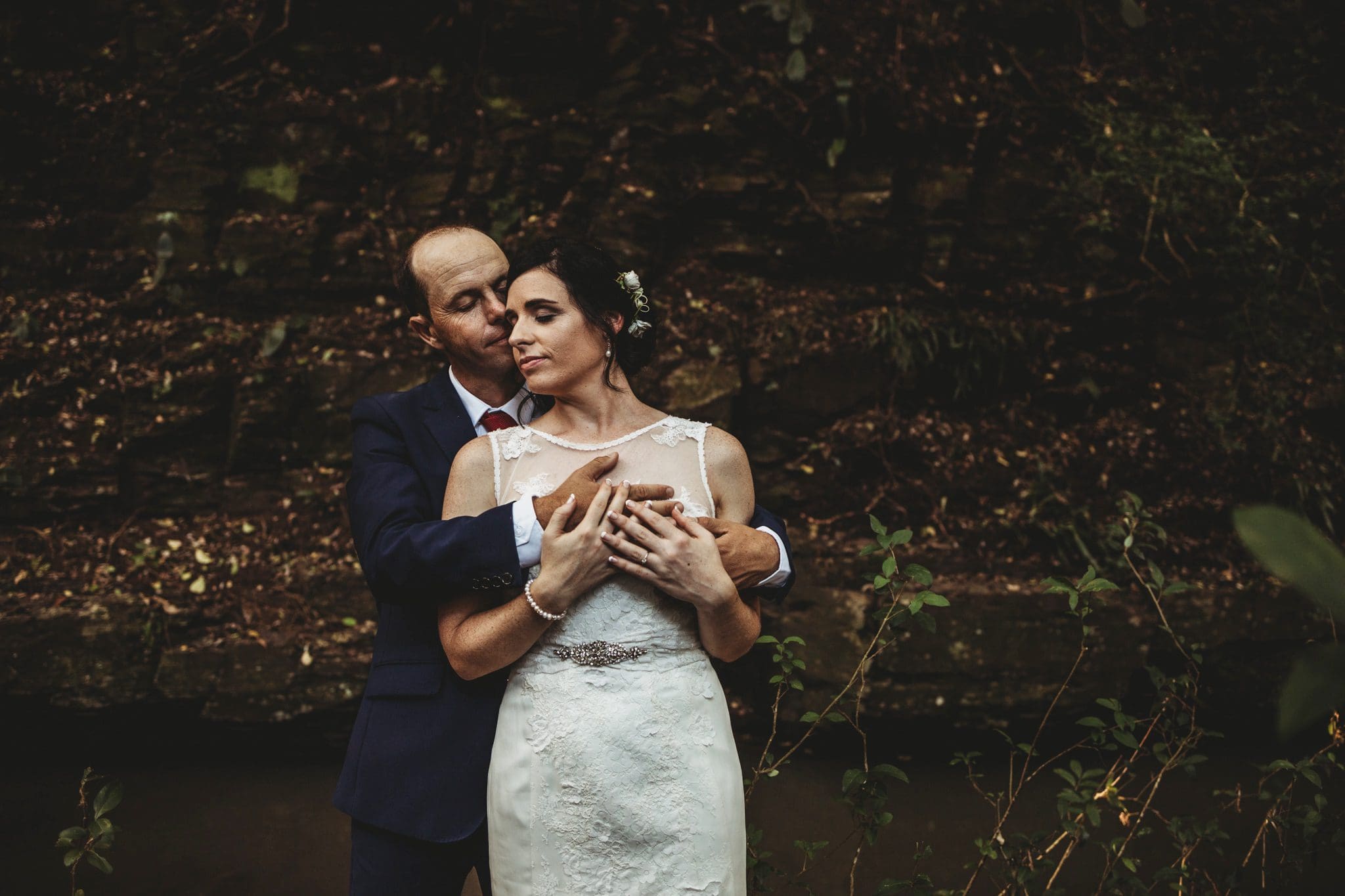 The Ultimate Guide to Wedding Photo Poses: 27 Ideas for Your Dream ...